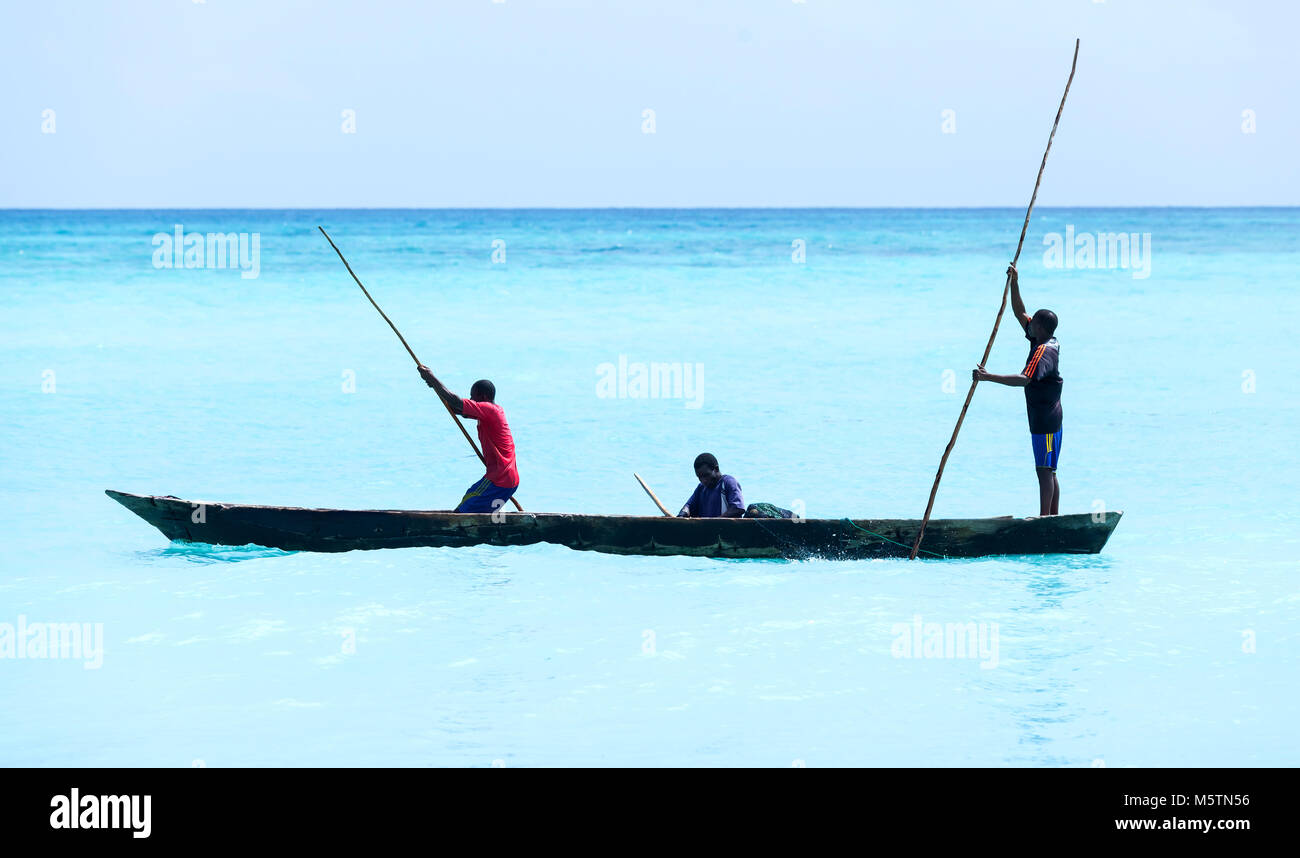 Old dhow traditional sailing hi-res stock photography and images - Alamy