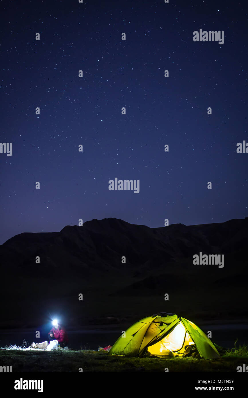 Campfire night tent stars hi-res stock photography and images - Alamy