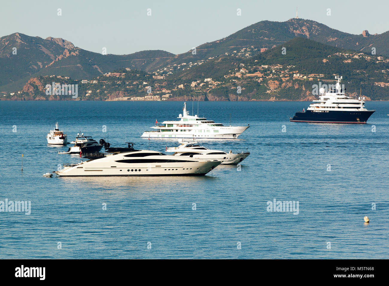 Crusie boats hi-res stock photography and images - Alamy