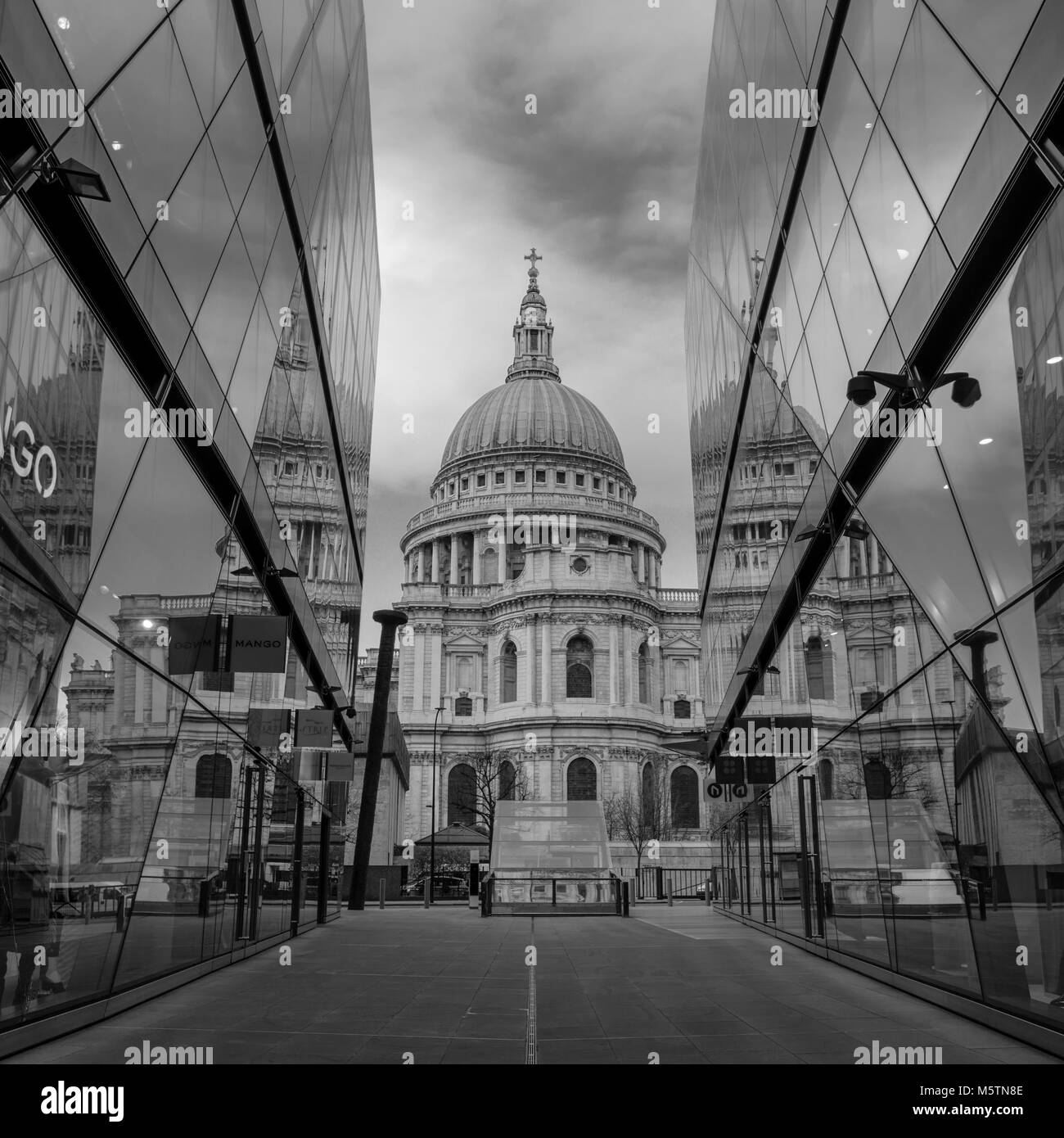 Reflections in art new Black and White Stock Photos & Images - Alamy