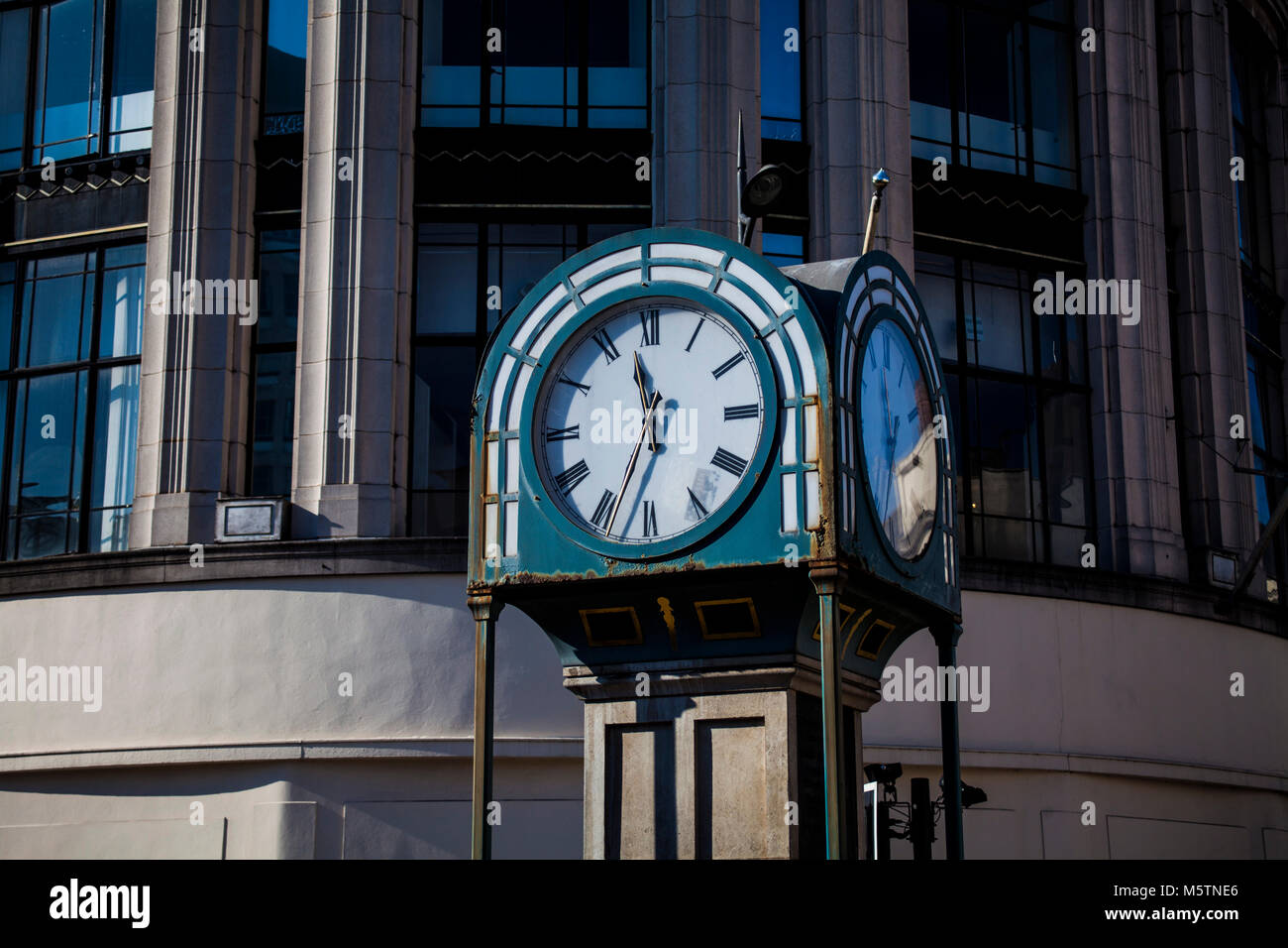 Outdoor Antique Pole Clock Stock Photos & Outdoor Antique Pole Clock ...