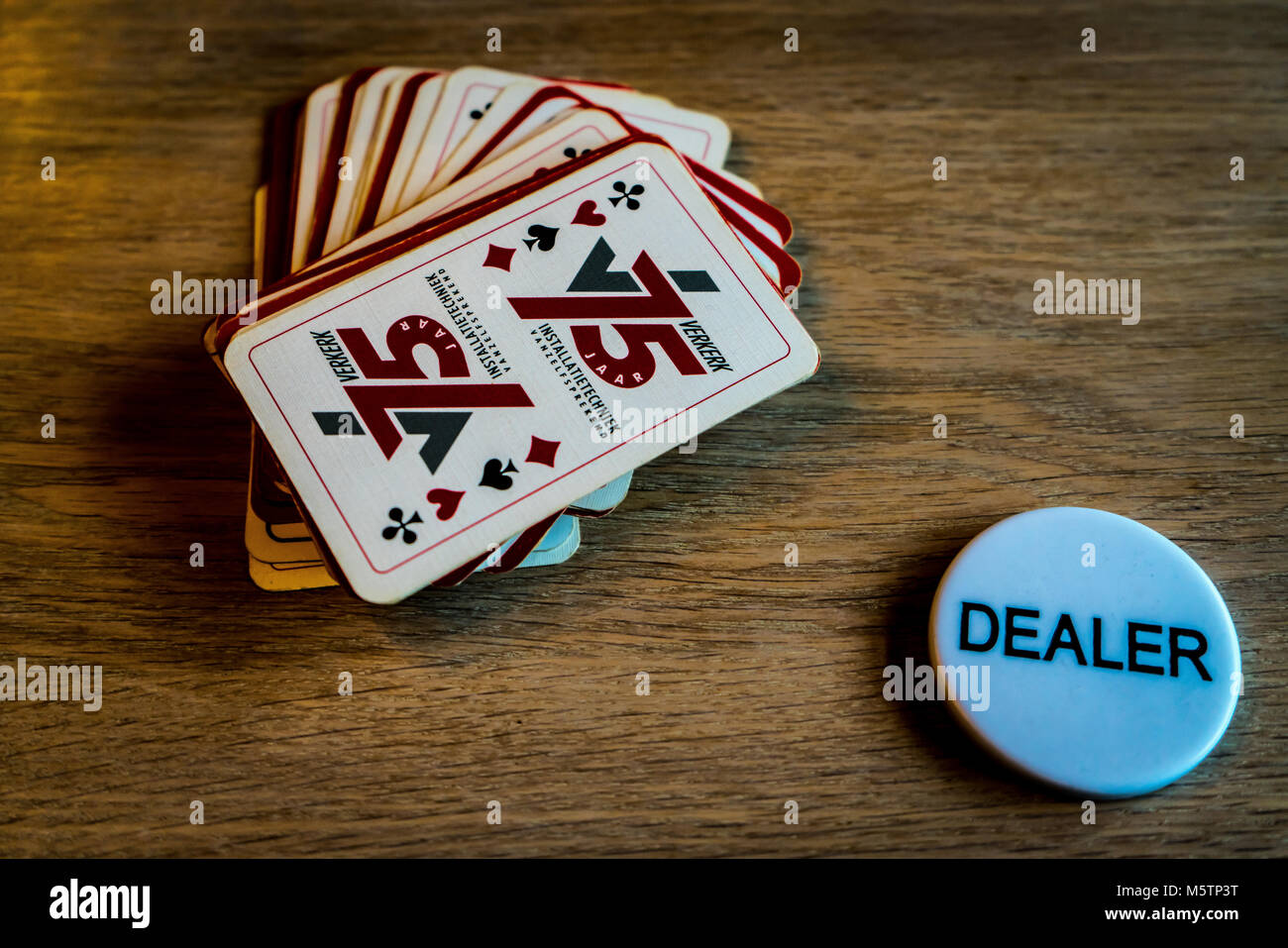 Dealing cards hi-res stock photography and images - Alamy