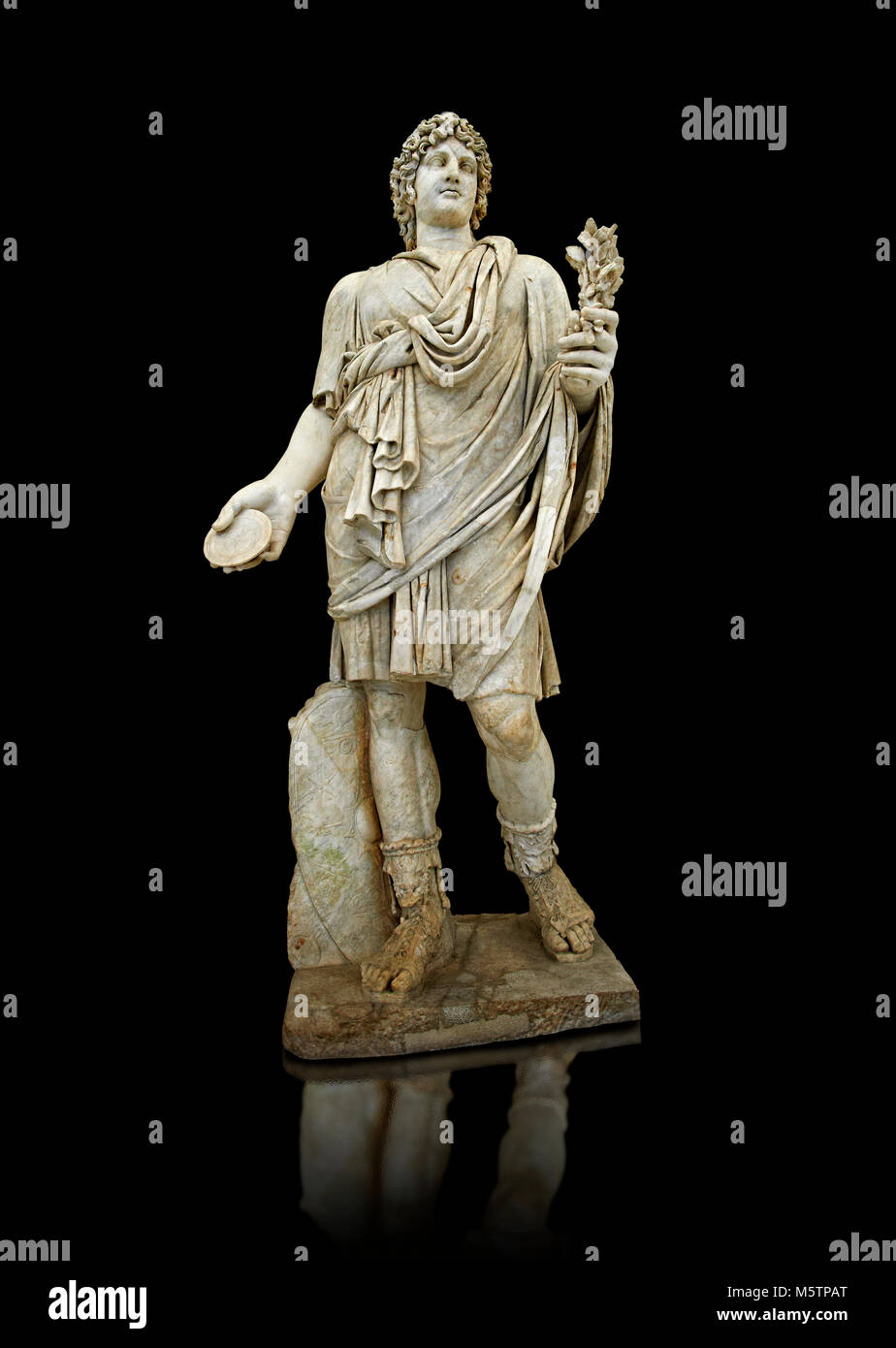 Lar statue hi-res stock photography and images - Alamy