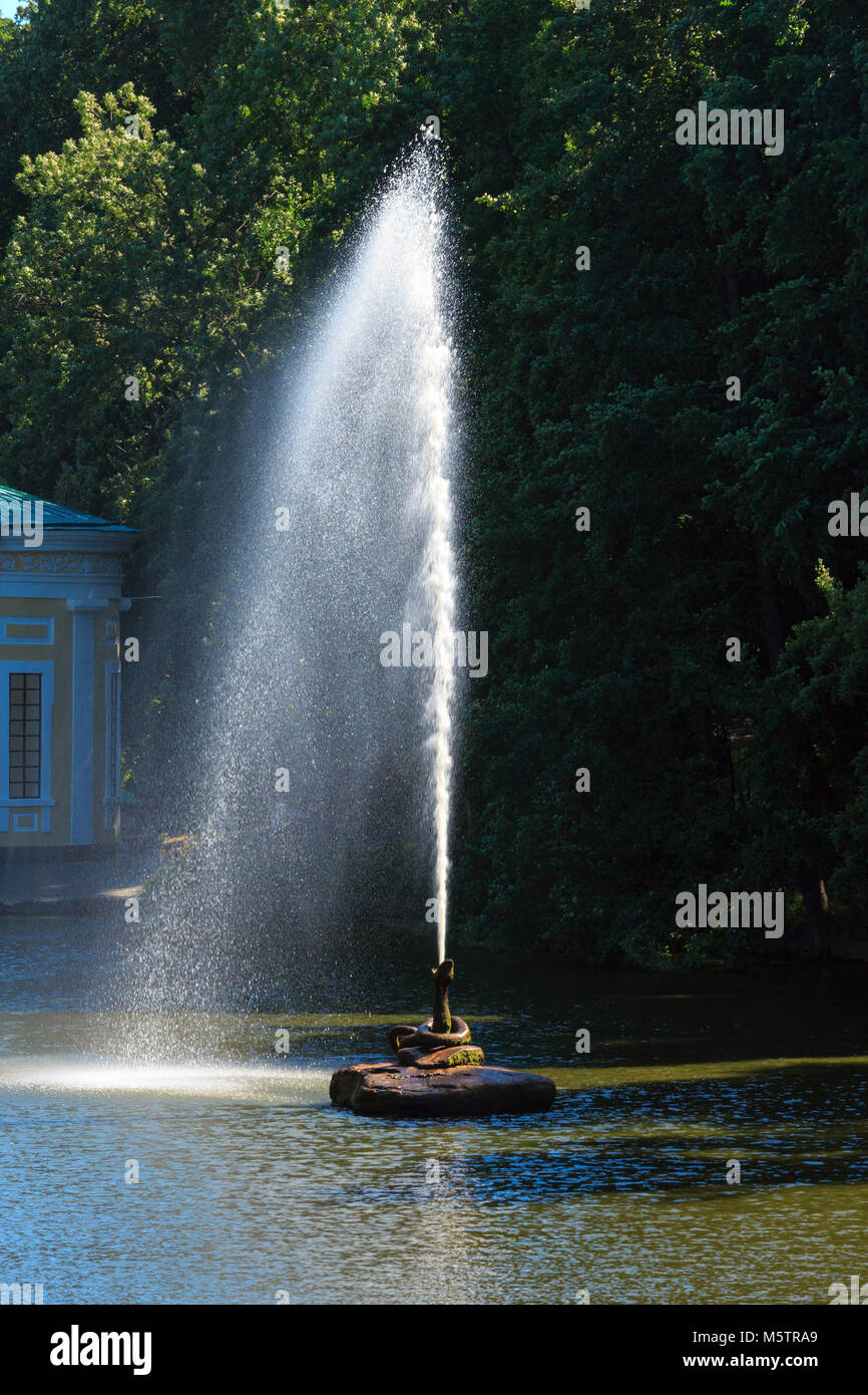 Fountain snake sculpture hi-res stock photography and images - Alamy