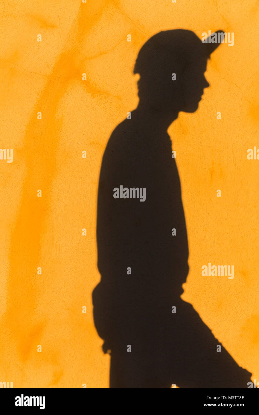 Boy shadow wall hi-res stock photography and images - Alamy