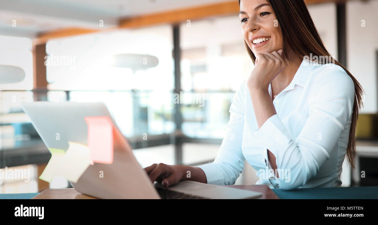 Business woman working office hi-res stock photography and images - Alamy