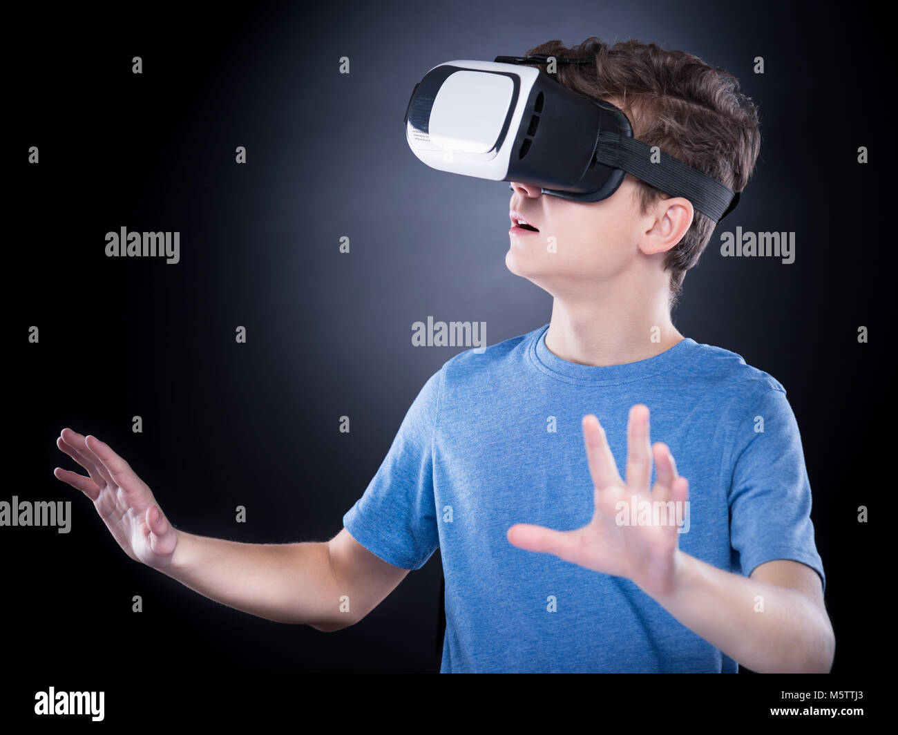 Teen boy with VR glasses Stock Photo - Alamy