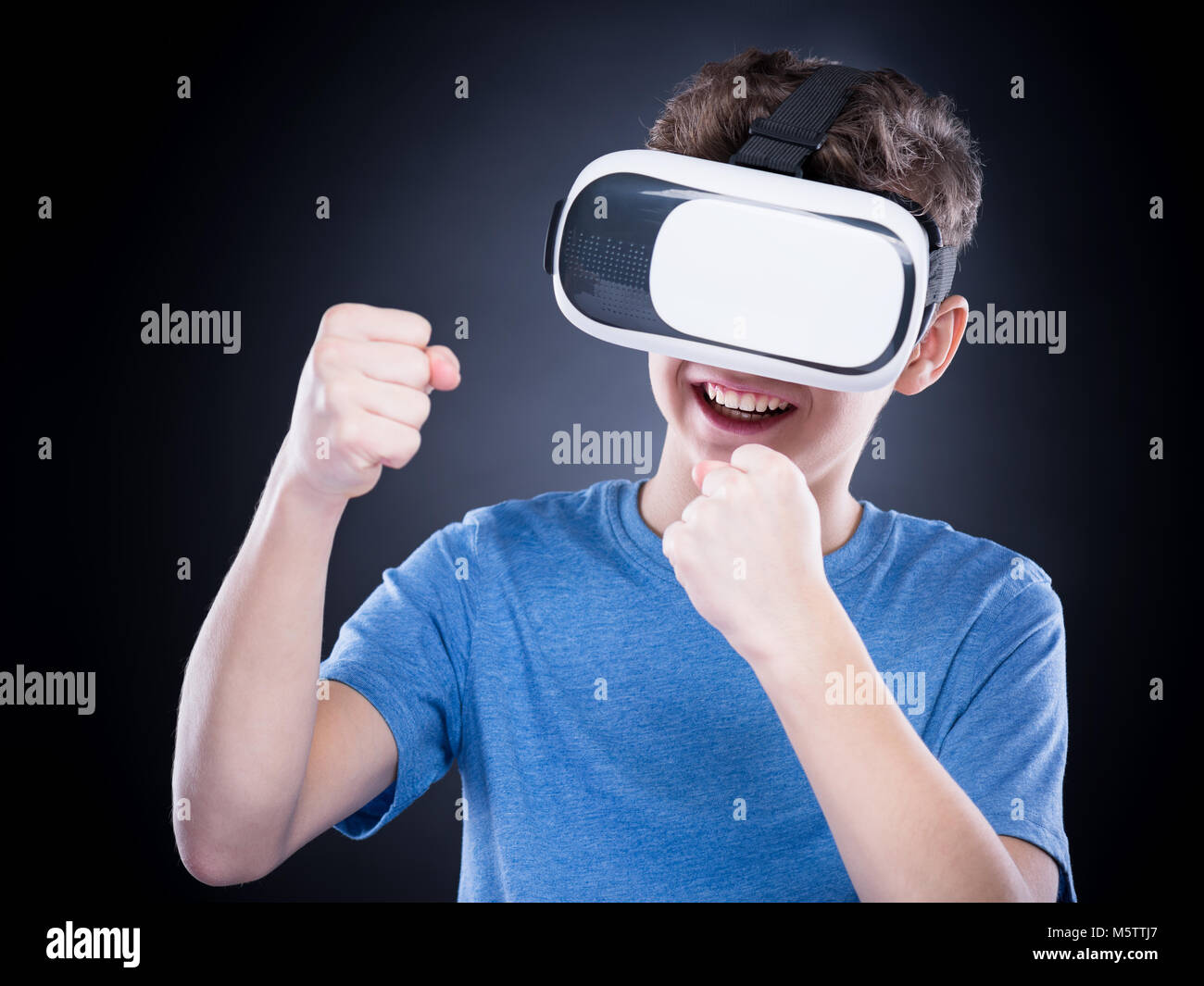 Teen boy with VR glasses Stock Photo - Alamy