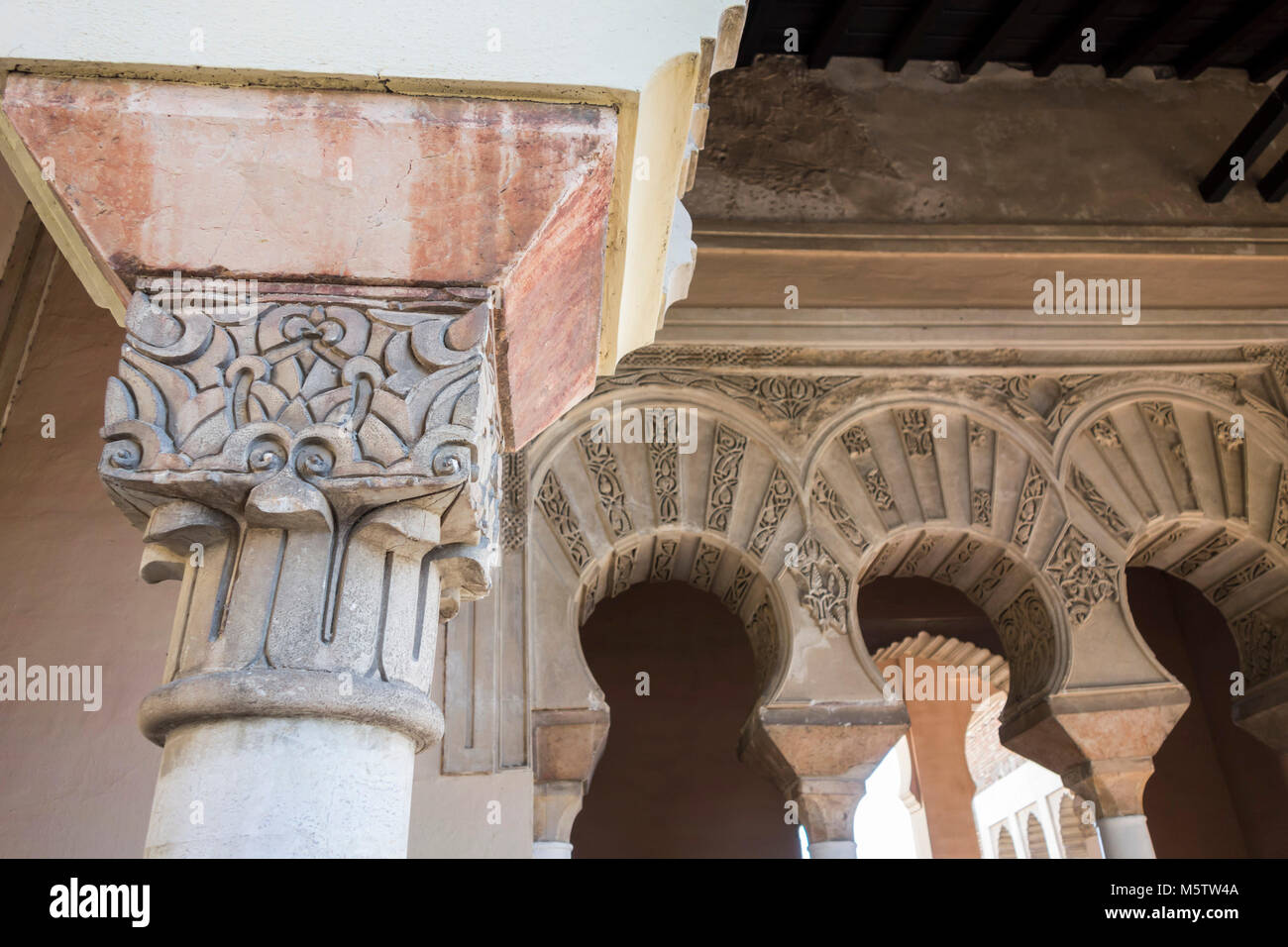 Multifoil arch hi-res stock photography and images - Alamy