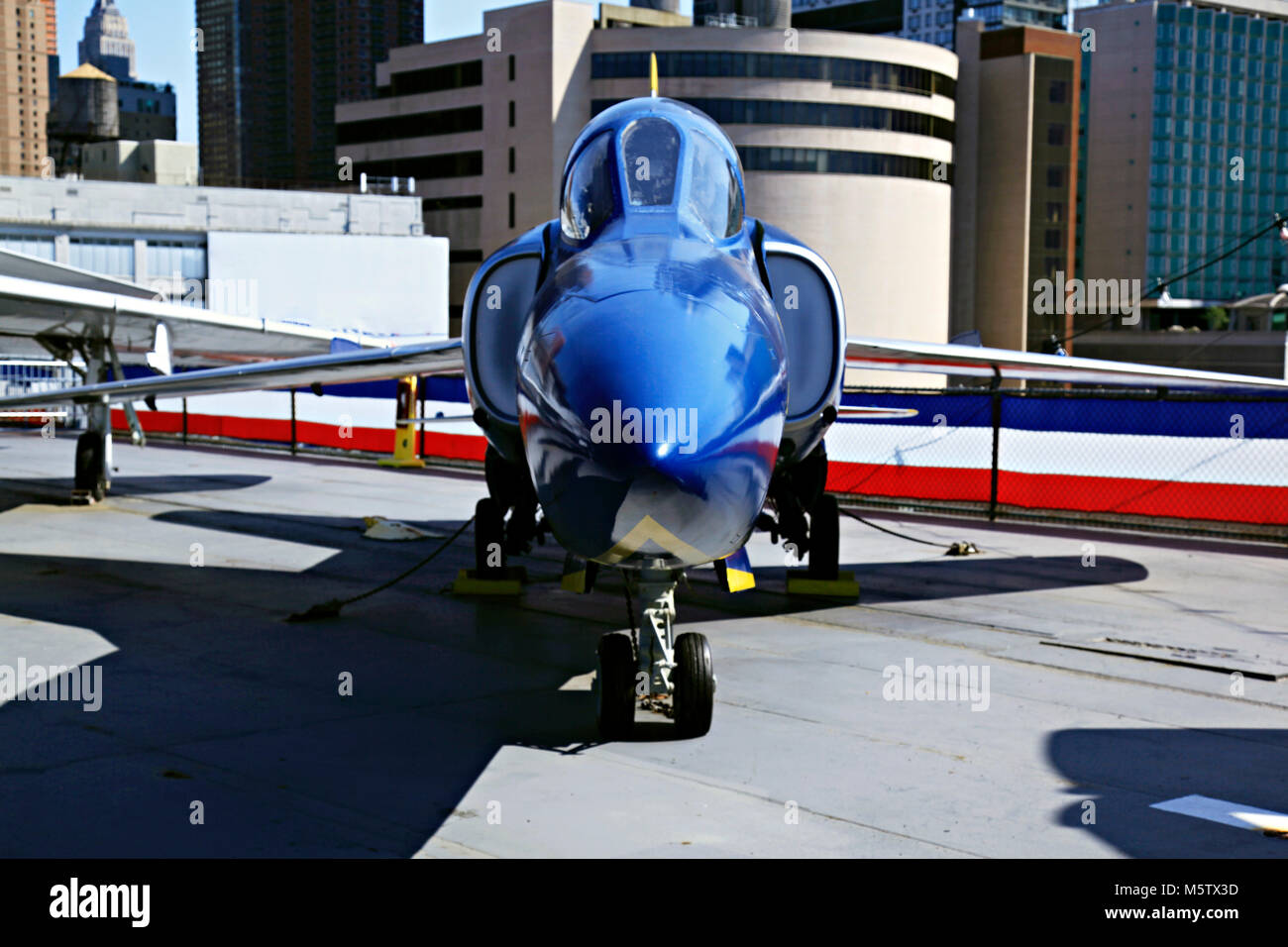 A front view of a military jet fighter plane Stock Photo - Alamy