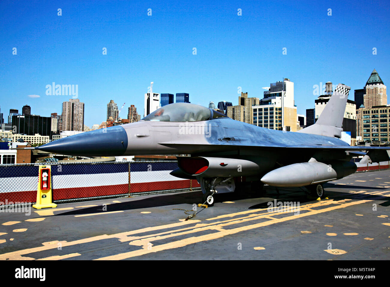 A front view of a military jet fighter plane Stock Photo - Alamy