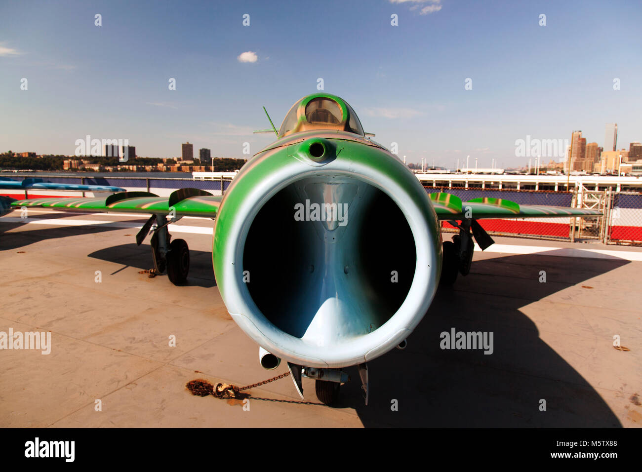 A front view of a military jet fighter plane Stock Photo - Alamy