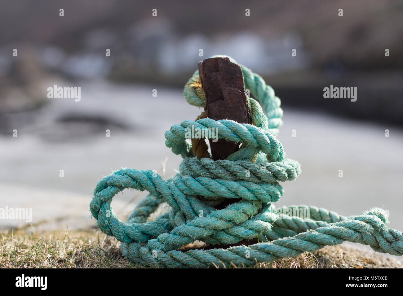 rope around metal post in boscastle harbour Stock Photo - Alamy