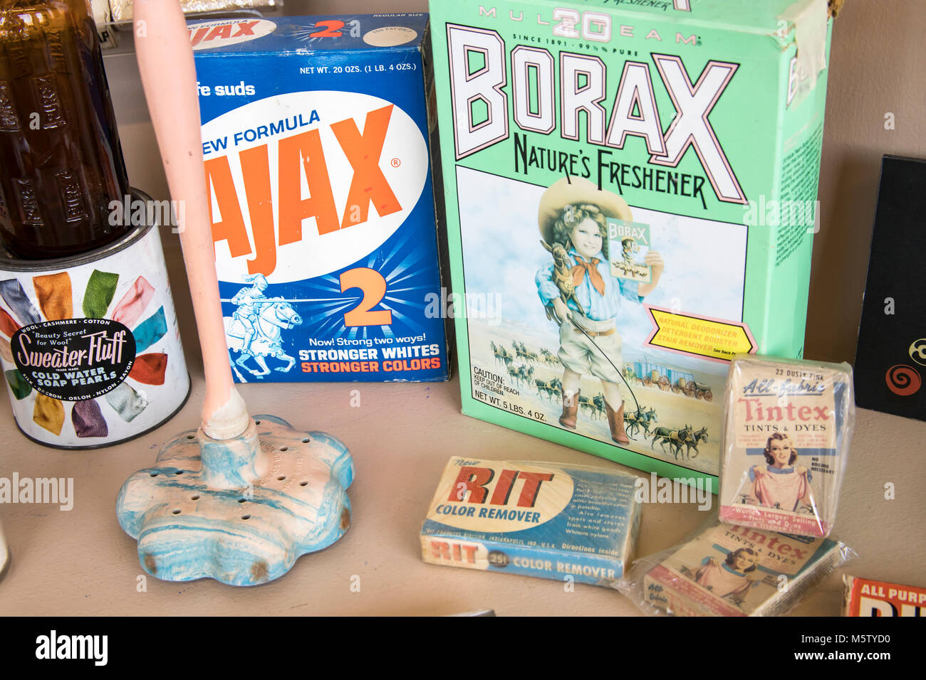 Vintage laundry hi-res stock photography and images - Alamy