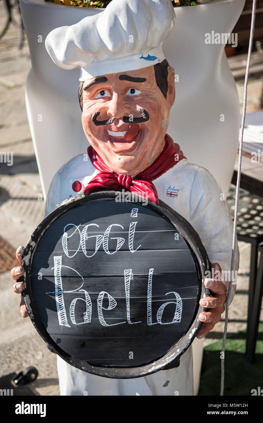 Italian chef statue hi-res stock photography and images - Alamy