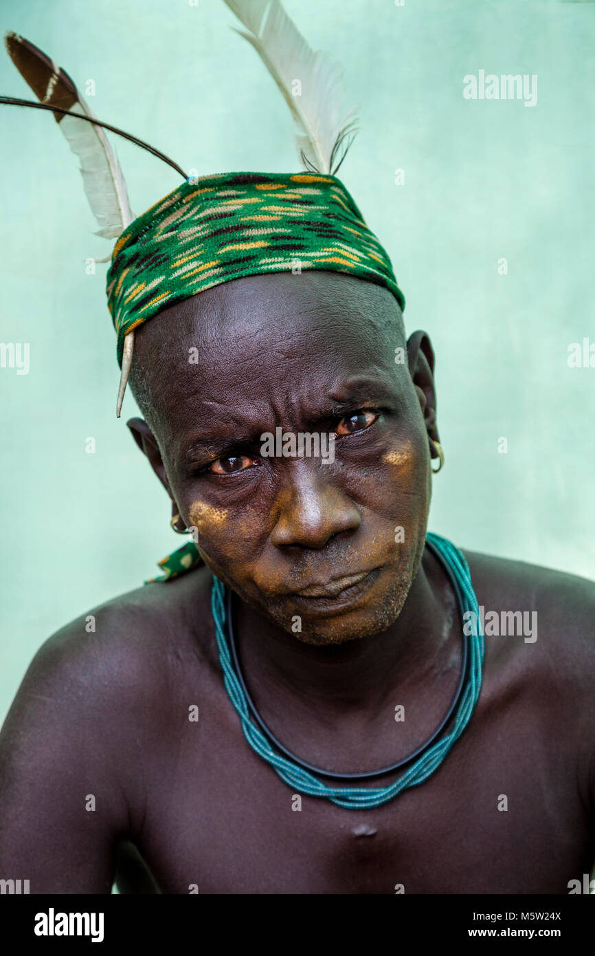 Male indigenous peoples hi-res stock photography and images - Alamy
