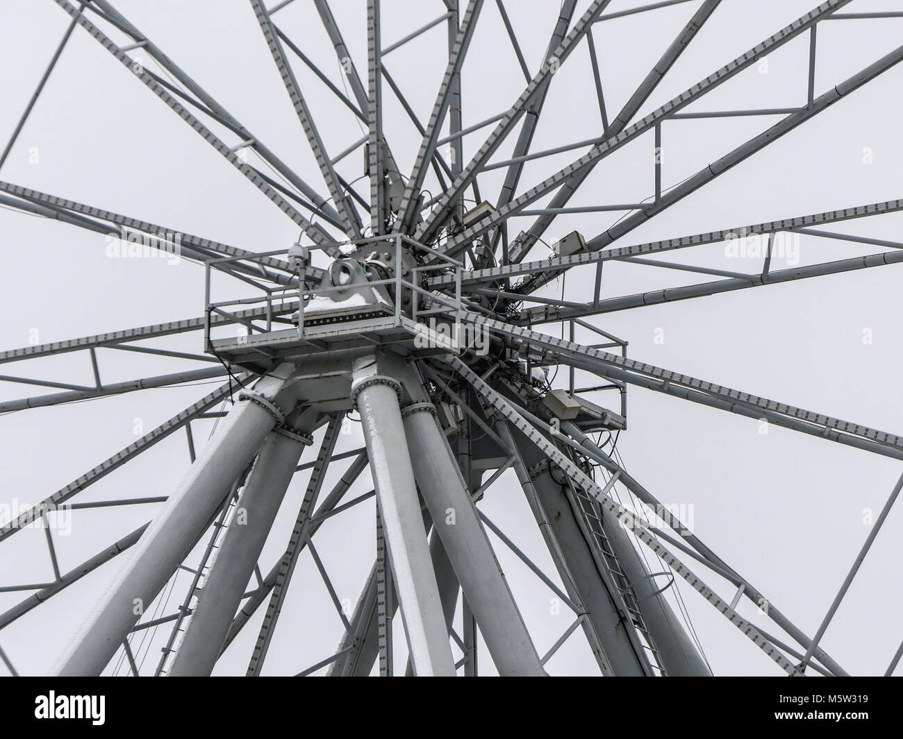 Metal construction ferris wheel background Stock Photo - Alamy