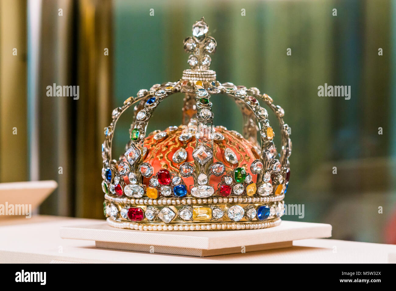 Crown jewels hi-res stock photography and images - Alamy