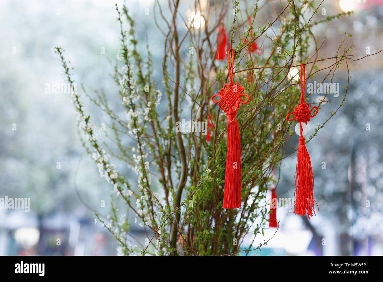 Chinese style flower arrangement hi-res stock photography and images ...