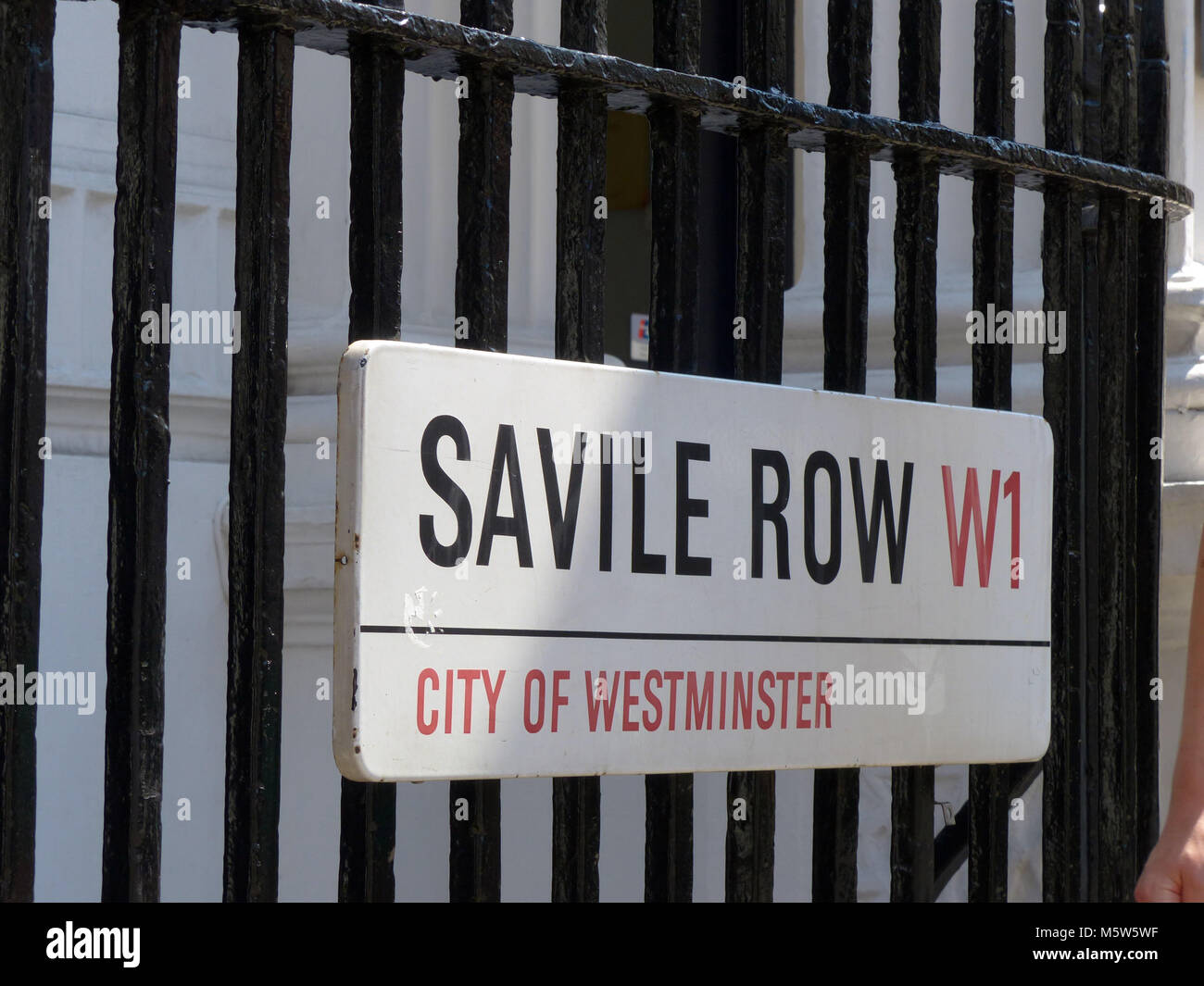1969 beatles rooftop hi-res stock photography and images - Alamy
