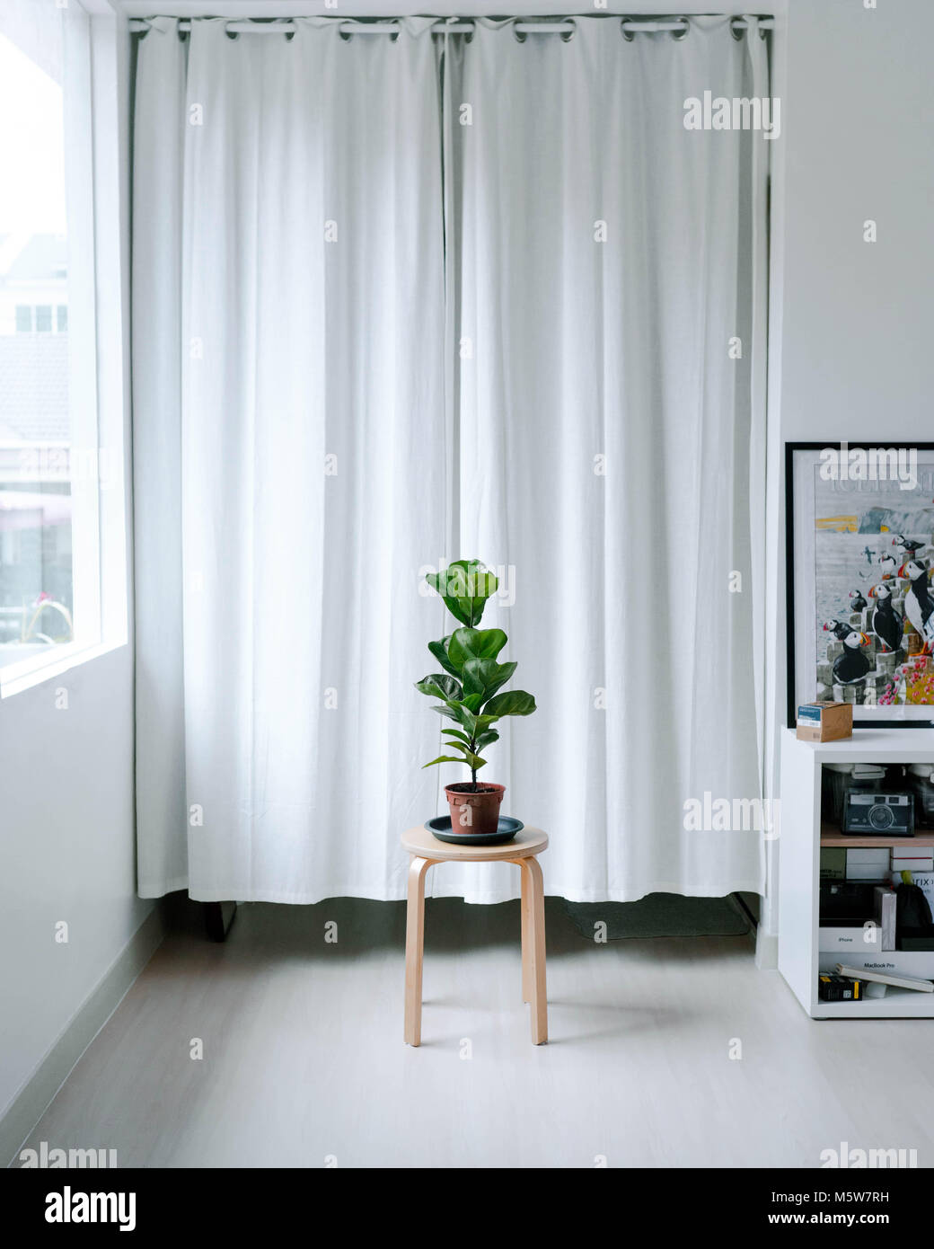 Minimalism home hi-res stock photography and images - Alamy