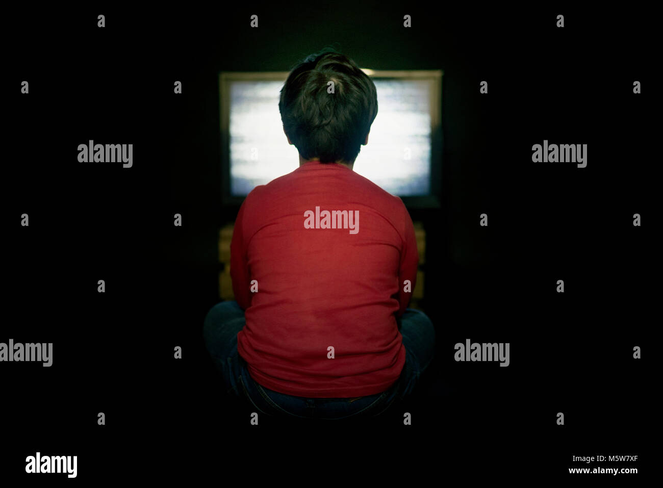 Boy watching television night hi-res stock photography and images - Alamy