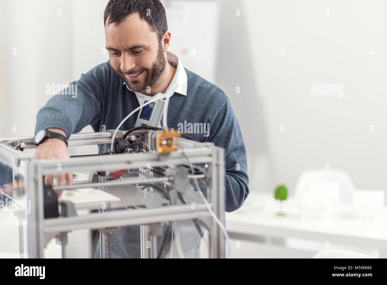 Smiling young man setting up 3D printer Stock Photo - Alamy Smiling young man setting up 3D printer Stock Photo - Alamy