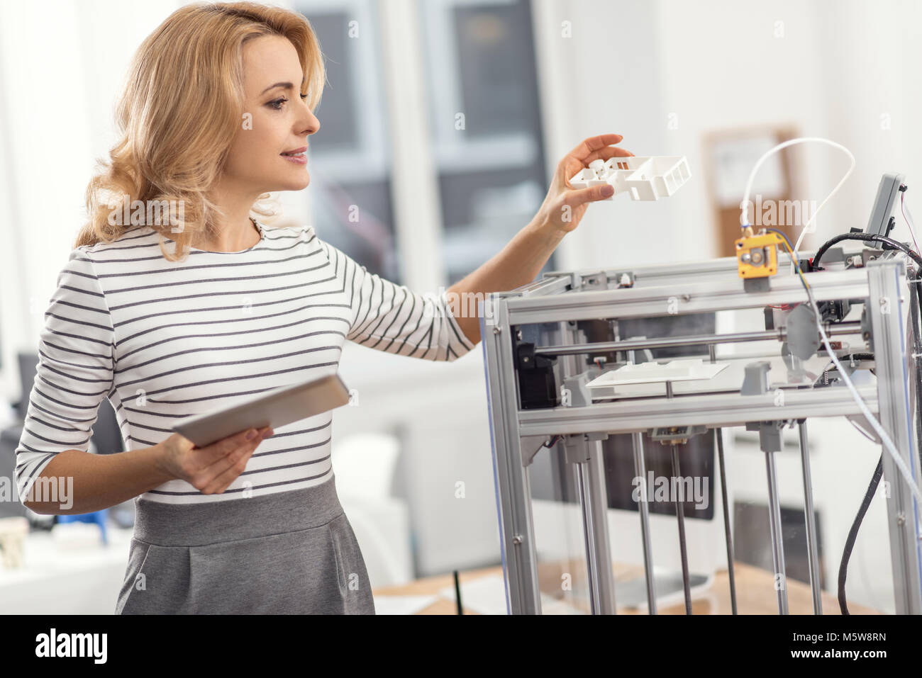 3d printing house worker hi-res stock photography and images - Alamy