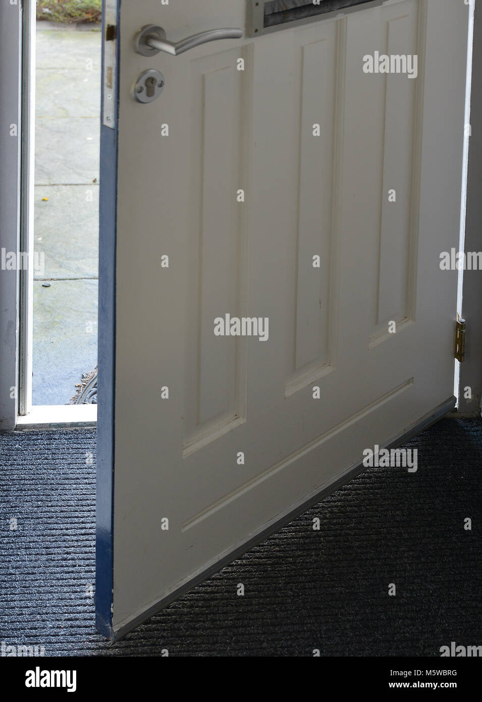 Door front hi-res stock photography and images - Alamy