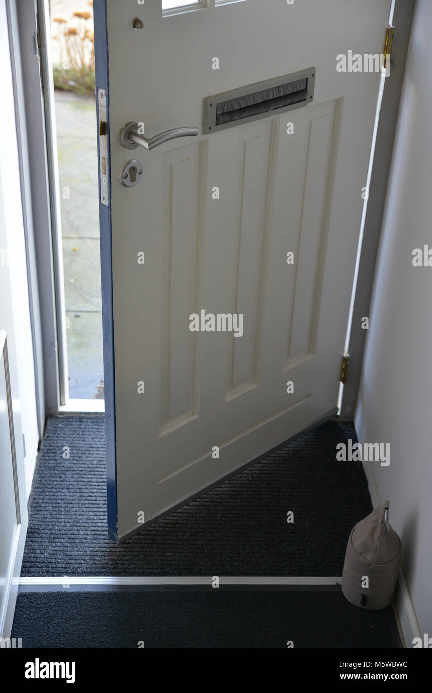 Door front hi-res stock photography and images - Alamy