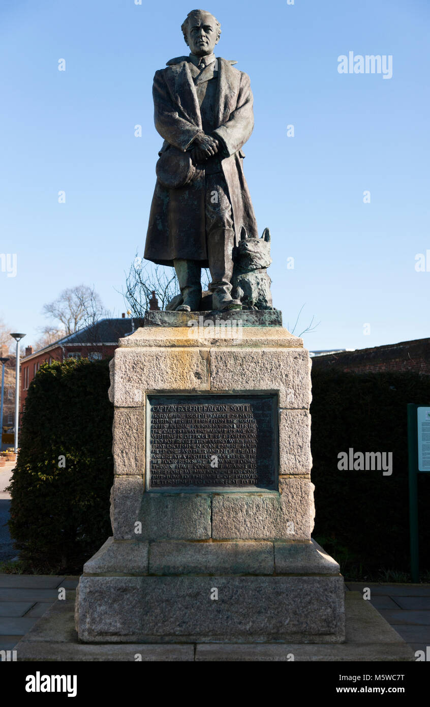 Scott Memorial, the statue of Robert Falcon Scott, in Portsmouth ...