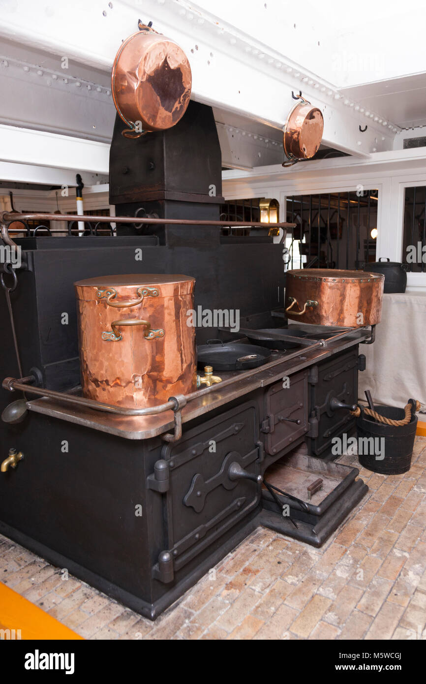 Warship daily life High Resolution Stock Photography and Images - Alamy