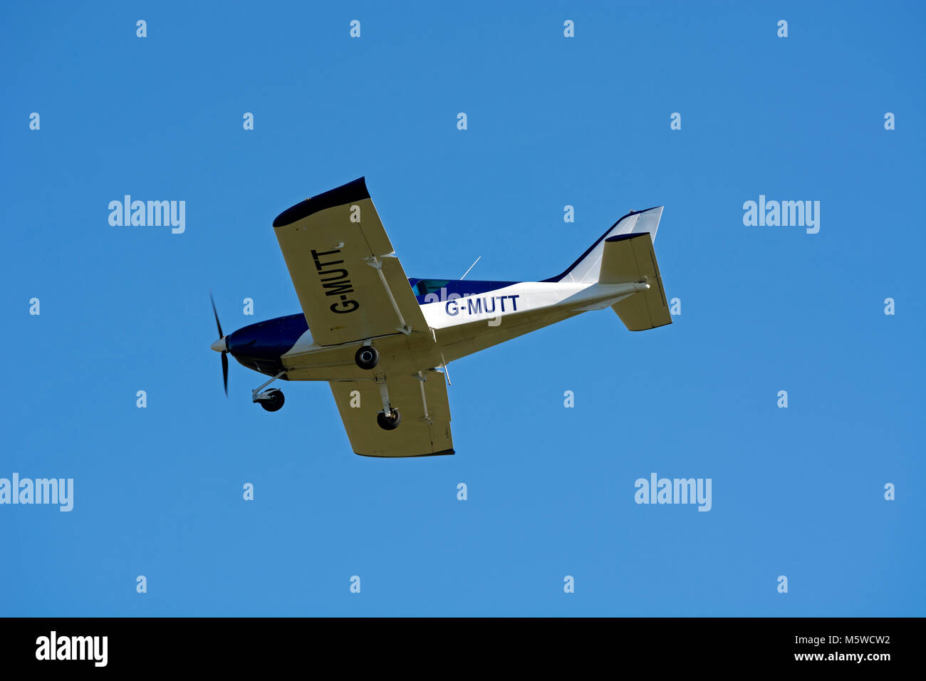 CZAW SportCruiser landing at Wellesbourne Airfield, Warwickshire ...