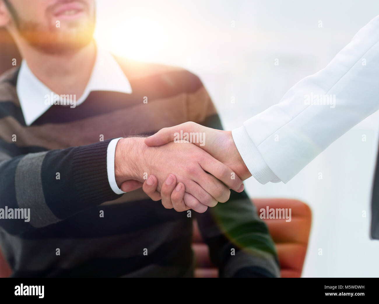 handshake between colleagues in the workplace Stock Photo - Alamy