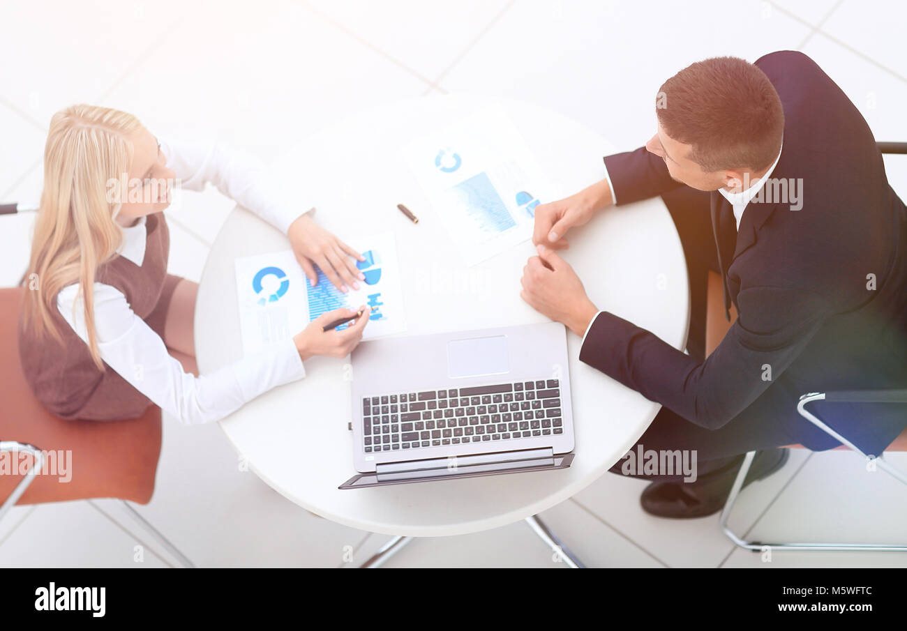 two employees discussing financial charts Stock Photo - Alamy