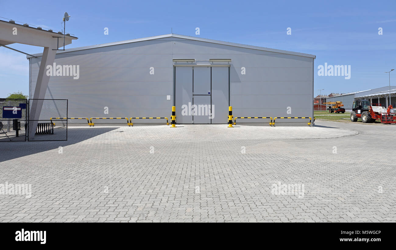 Warehouse exterior hi-res stock photography and images - Alamy