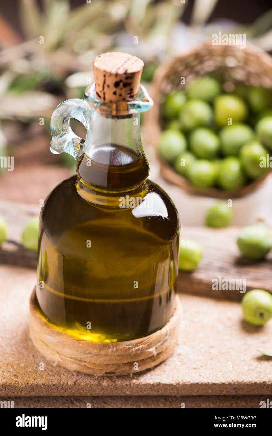 Bottle of extra virgin olive oil Stock Photo - Alamy