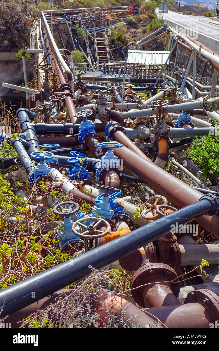 Water pipes hi-res stock photography and images - Alamy