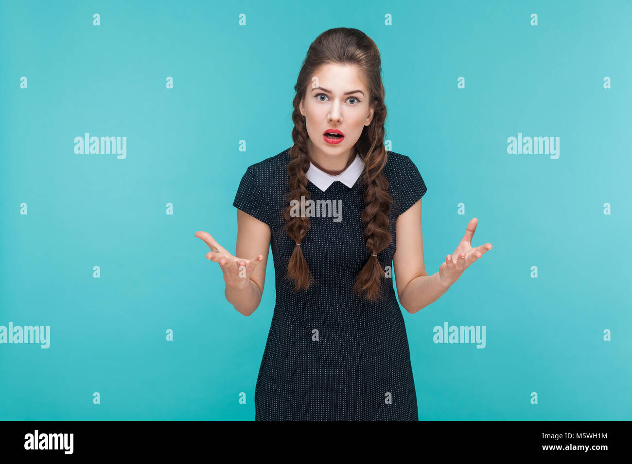 Amazement woman looking at camera with unbelievable look. Indoor ...