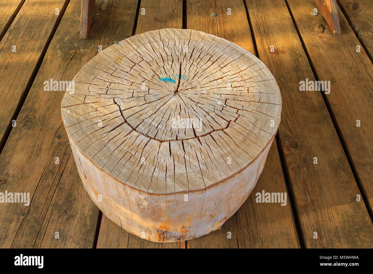 Natural log wood background Stock Photo - Alamy