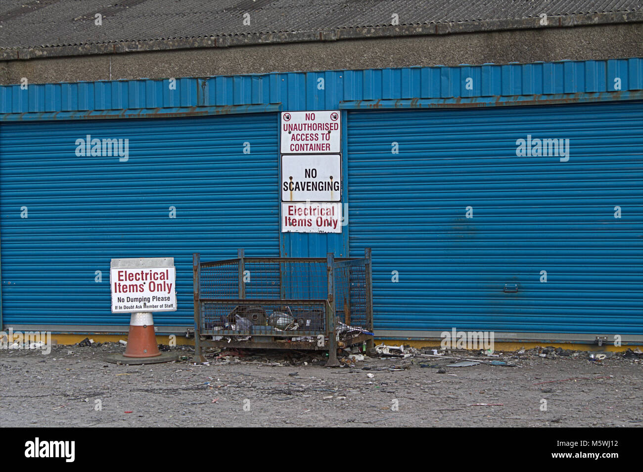 Recycling cage hi-res stock photography and images - Alamy