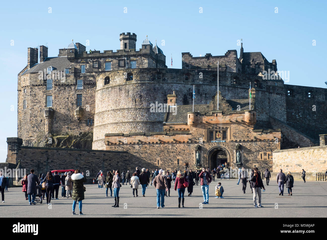 Entrance to edinburgh castle hi-res stock photography and images - Alamy