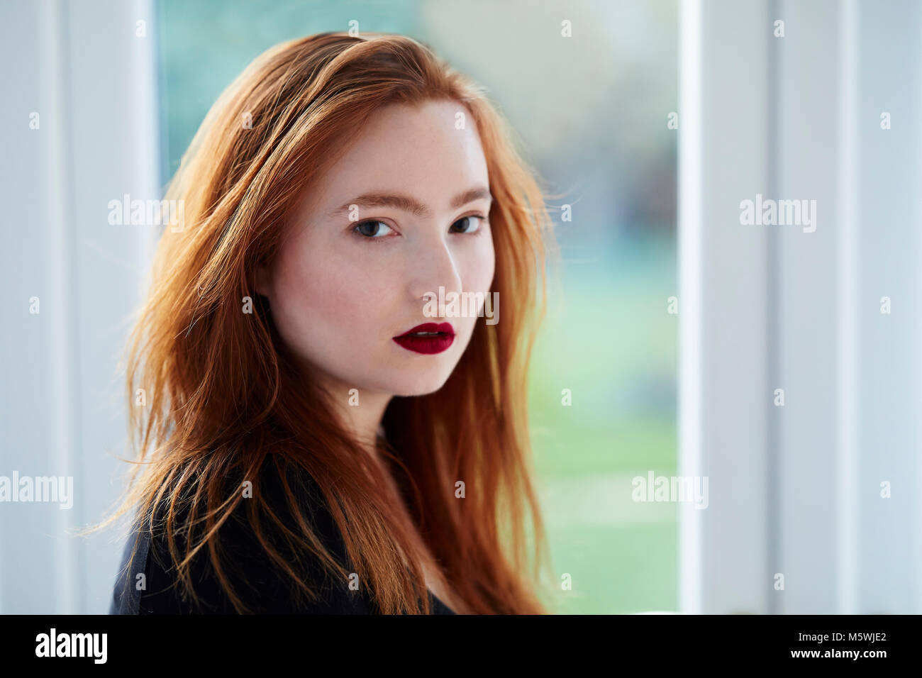 Girl thinking hi-res stock photography and images - Alamy