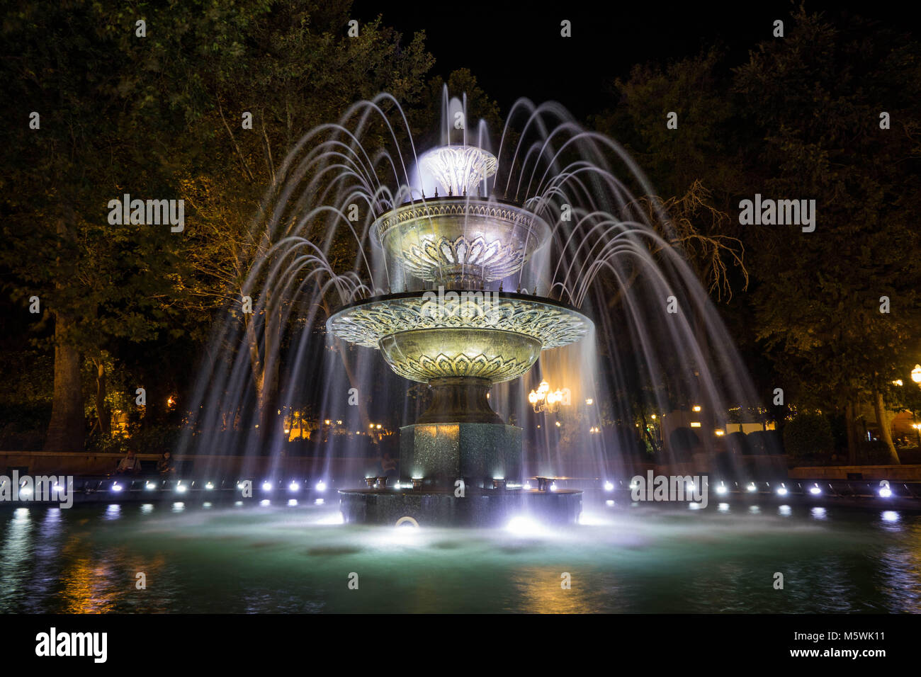 Night fountain hi-res stock photography and images - Alamy