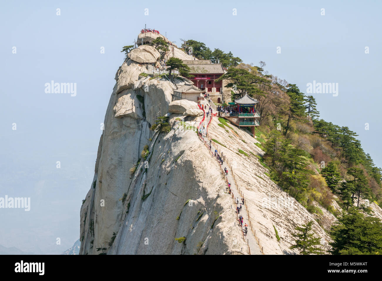 China, province Shaanxi, Huashan Mountain, staircase to the top Stock ...