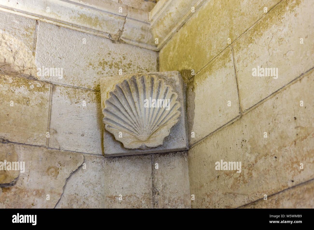 Frieze moulding hi-res stock photography and images - Alamy