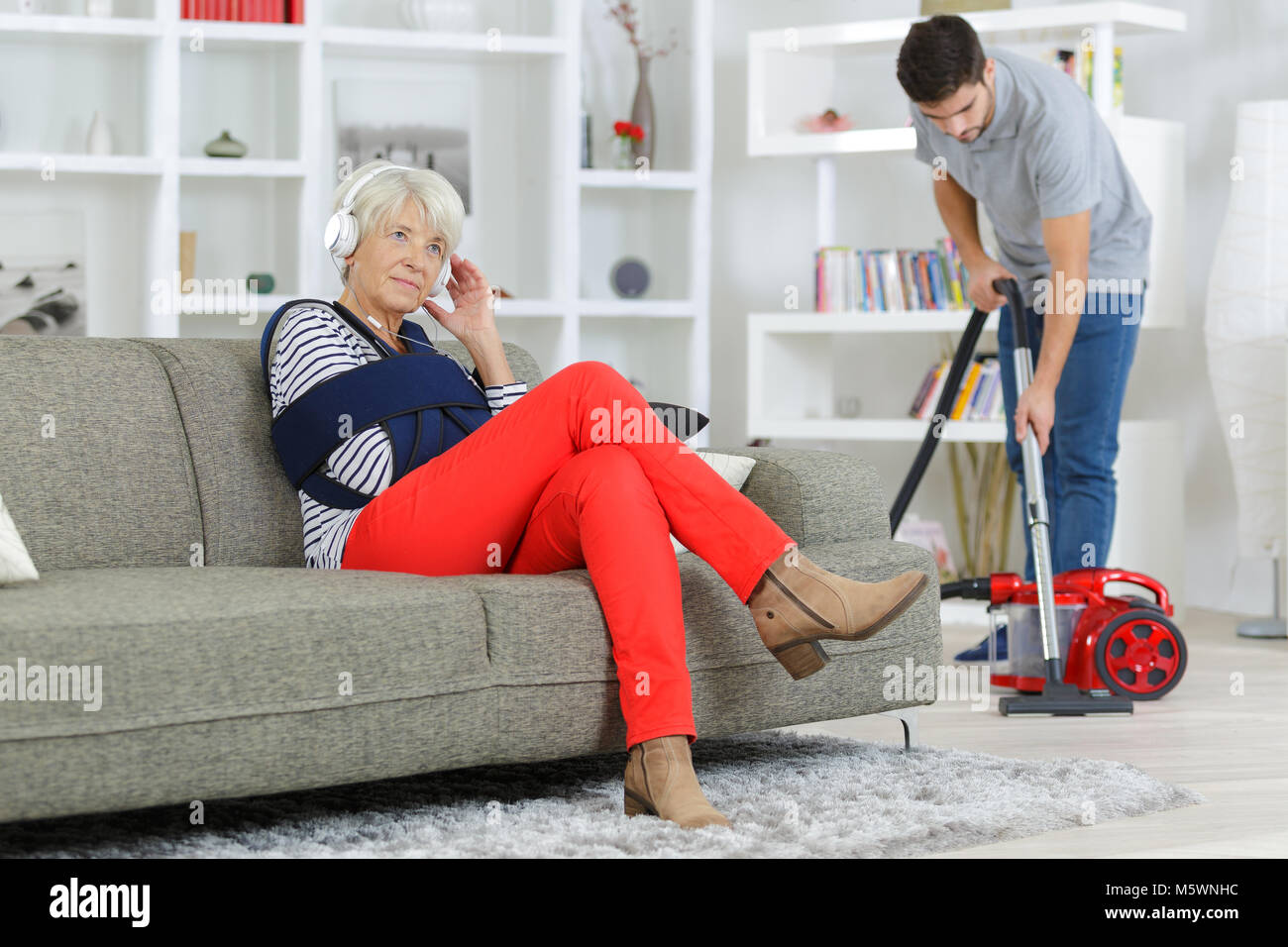 Caregiver cleaning care home hi-res stock photography and images - Alamy