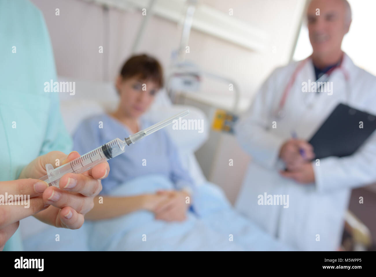 preparing the injection Stock Photo - Alamy