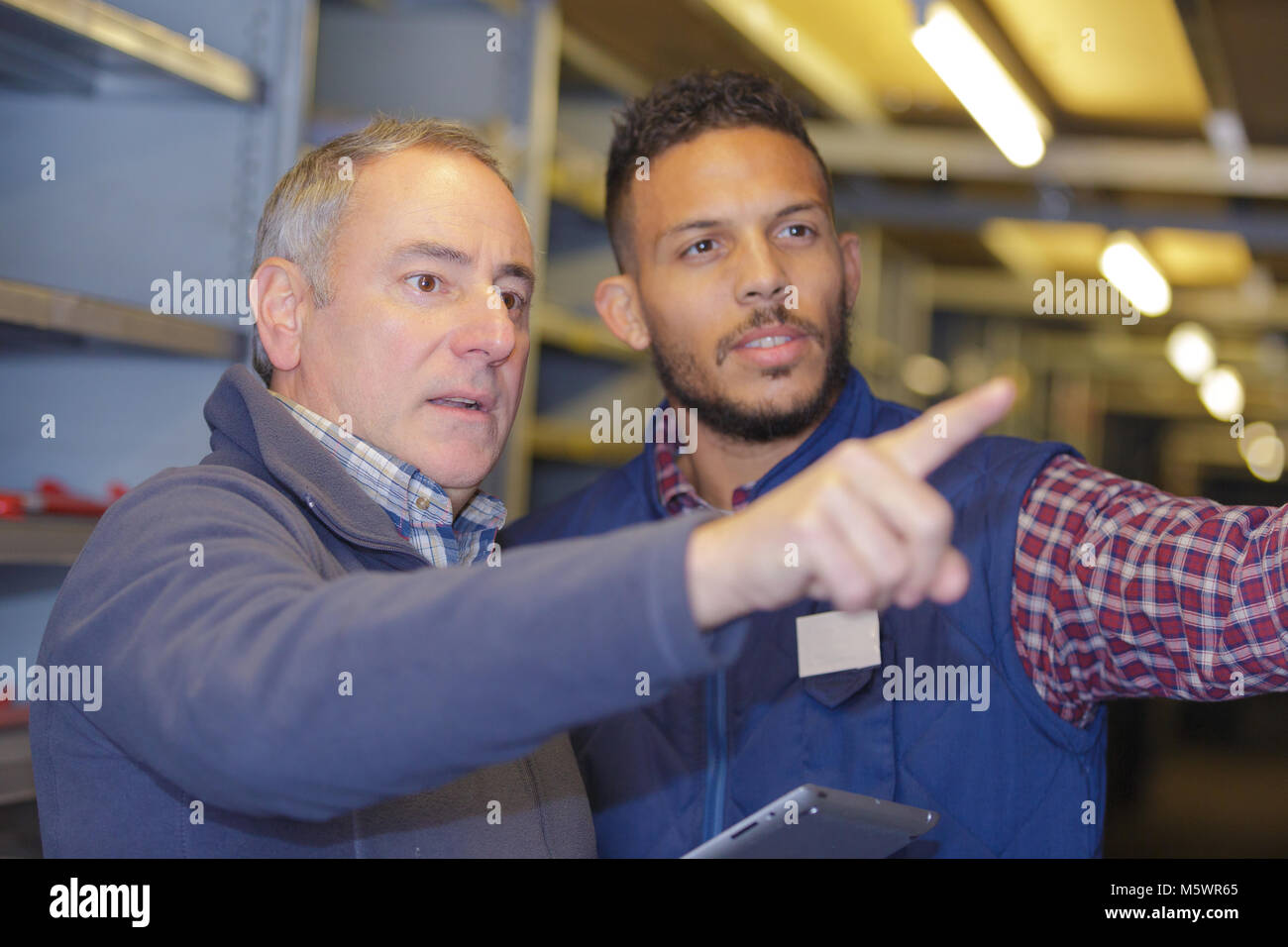 construction worker pointing Stock Photo - Alamy