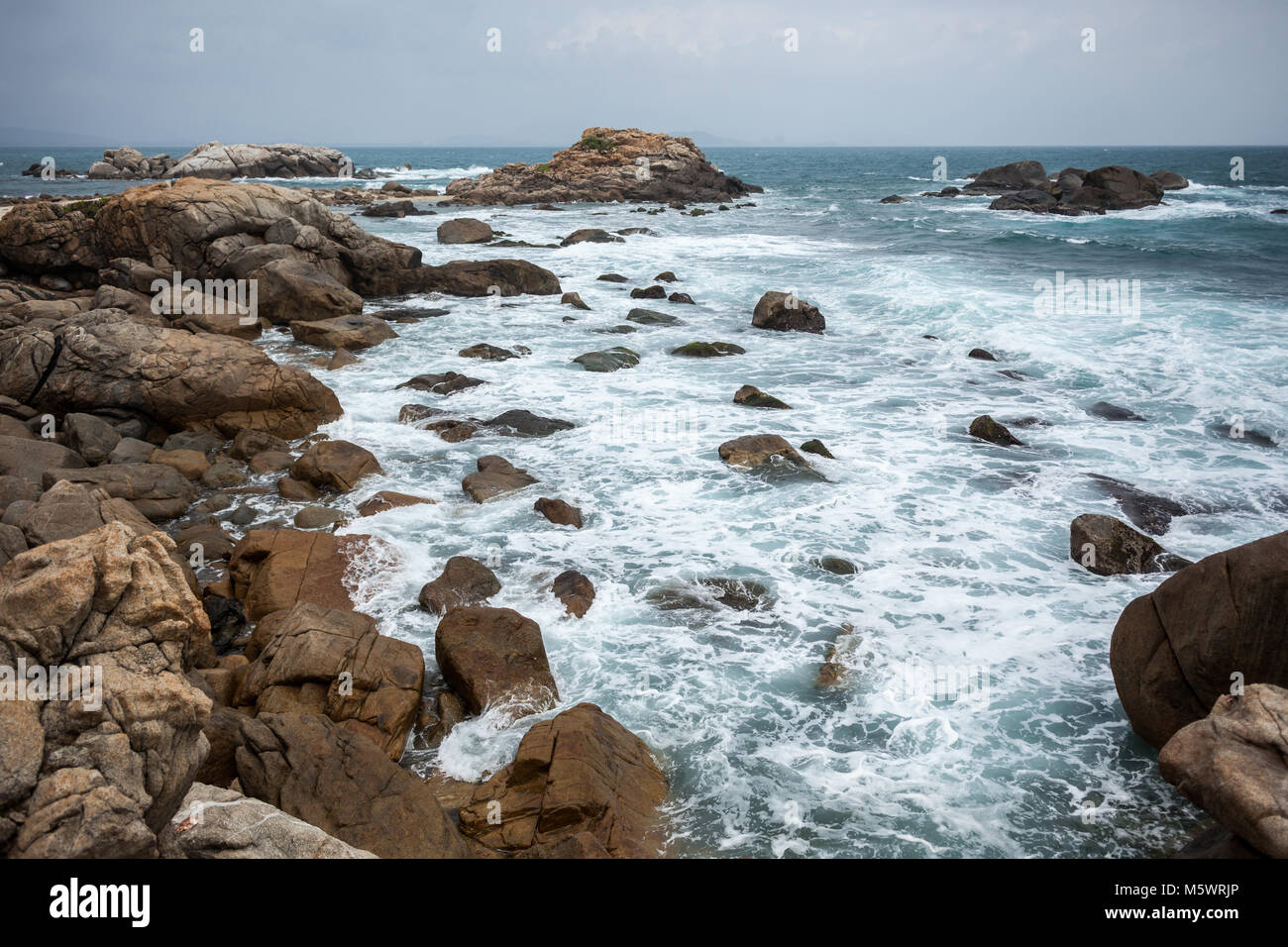 Chinese sea, off the coast of Wuzhizhou Island line Stock Photo - Alamy